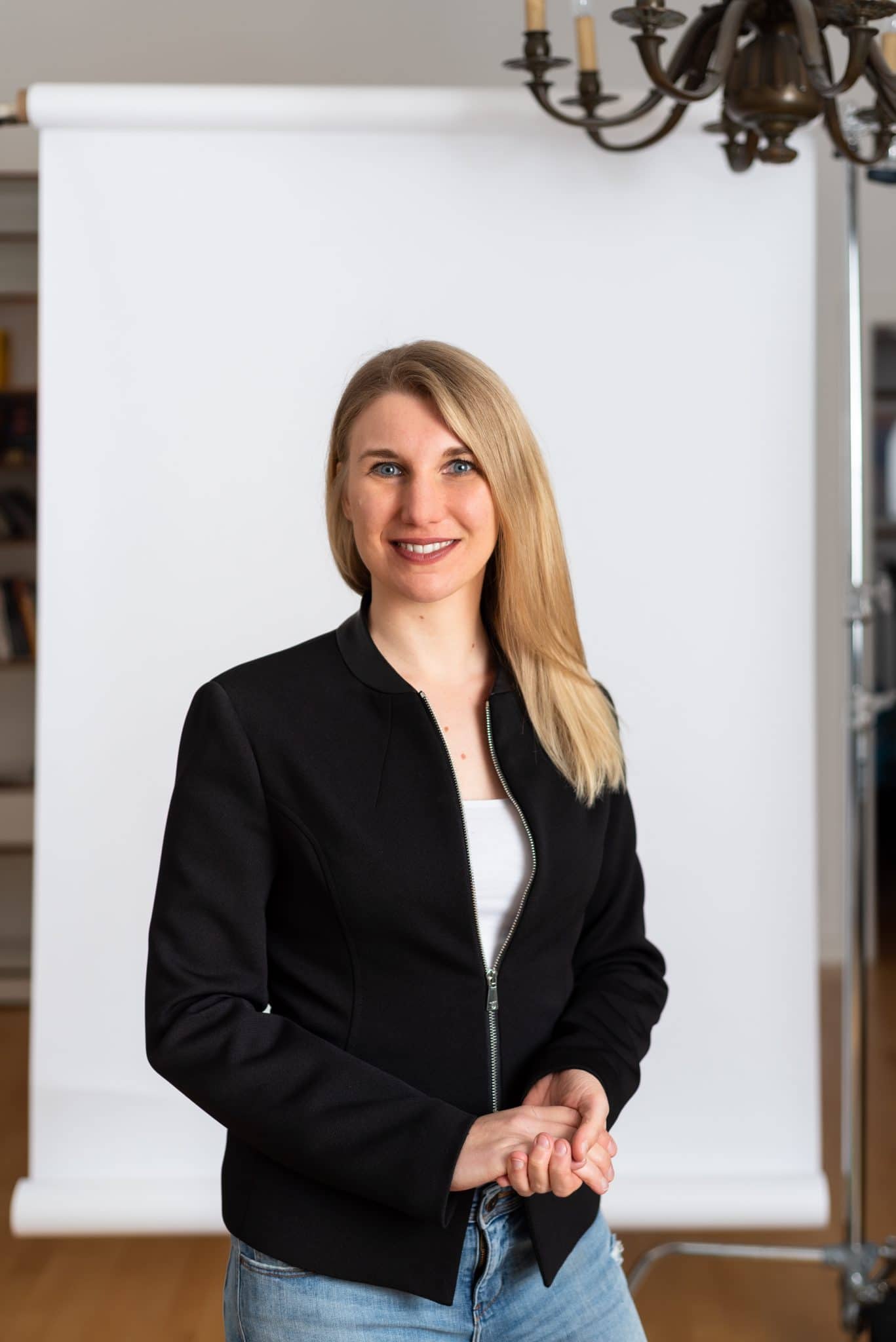 Sara Zinnecker von Forbes Advisor über Neobroker und den DAX